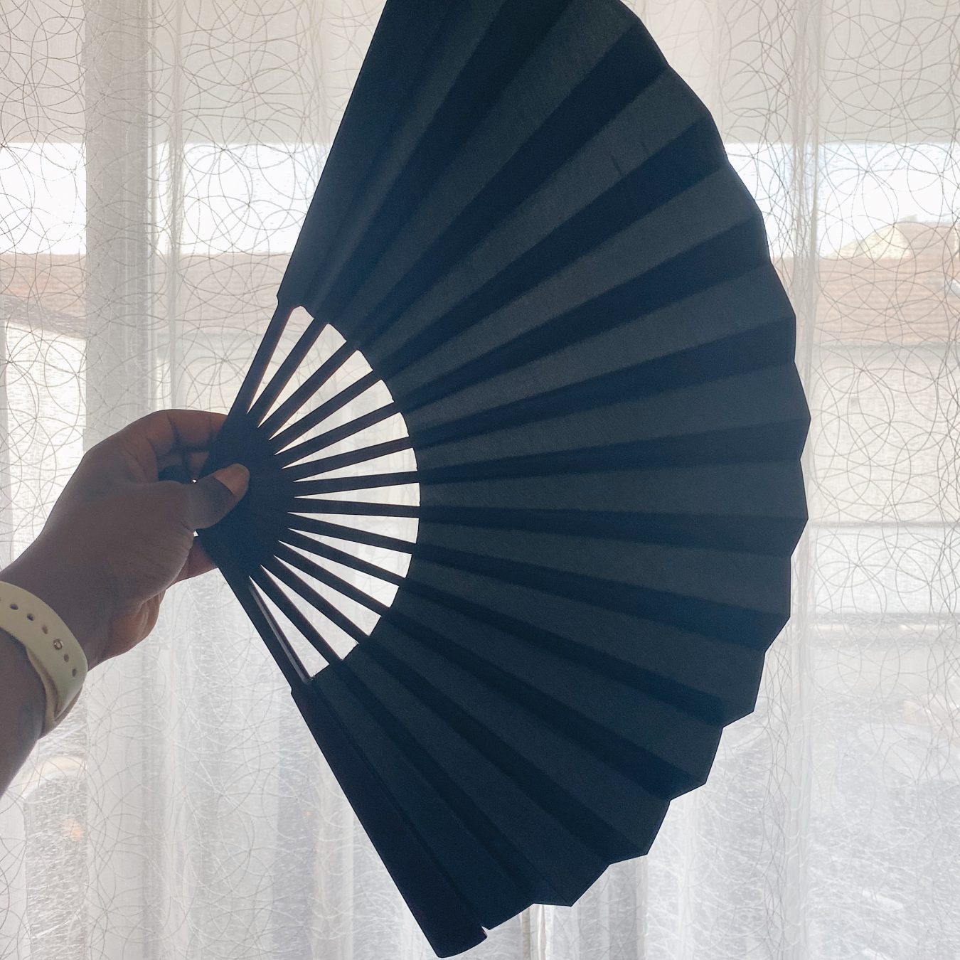 Eventail Traditionnel Bois et tissu – La Petite Touche Glamour